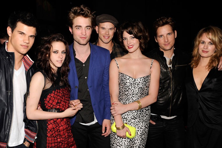 Crepúsculo 2: Sinopsis, Argumento, Reparto, Libro, Personajes Y Más